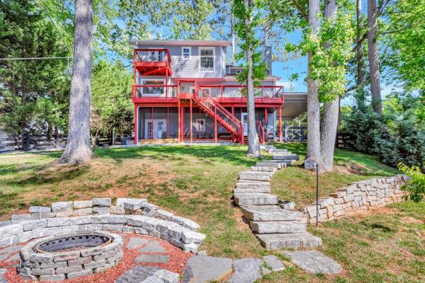 Morning Mist Lake House - Snellville, GA