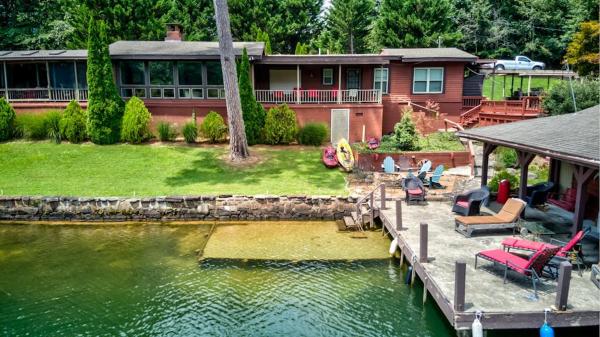 On The Lake - Main House - Rabun Lake, Lakemont
