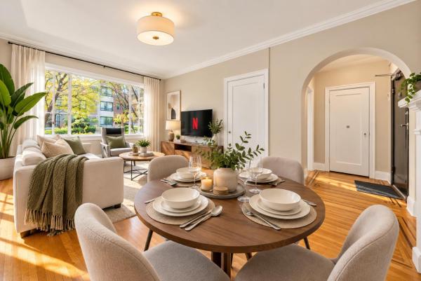 Chic And Spacious 2br Downtown Retreat - North Vancouver