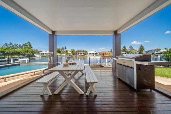 Parrearra Paradise On The Water With Water Slide - Mooloolaba