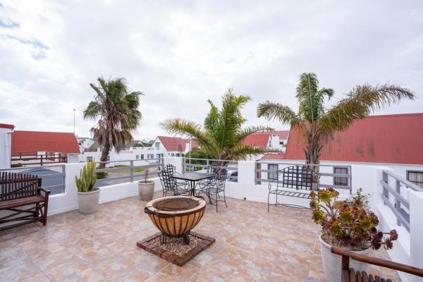 Twin Palms Family Beach Getaway In Langebaan - Langebaan