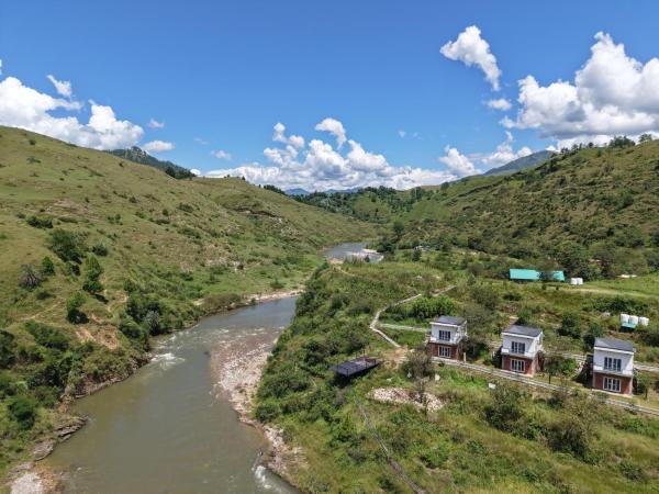 Himkosi Farm & Resort By The River, Almoda -