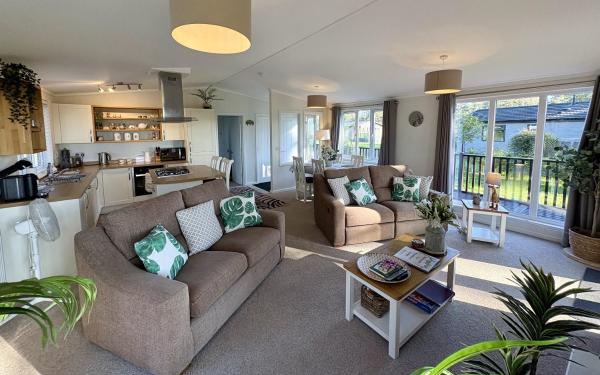 Hollicarrs - Woodland Lodge - Selby