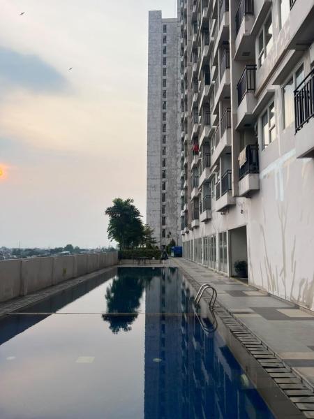 Margonda Residence 5 Red Room By Nirvana Stay - Depok