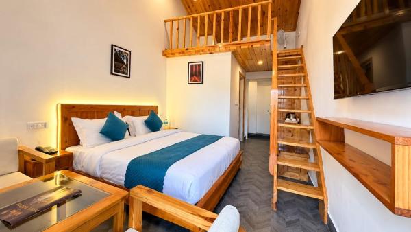 The Four Season Dwaper Hotel Library Mall Road - Mussoorie