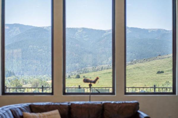 New Mountain Retreat Near Palisades- Sleeps 8 - Swan Valley, ID