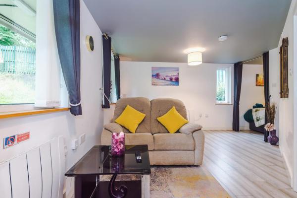 Stylish 1-bed Apartment In Wigan | Free Parking - Bolton