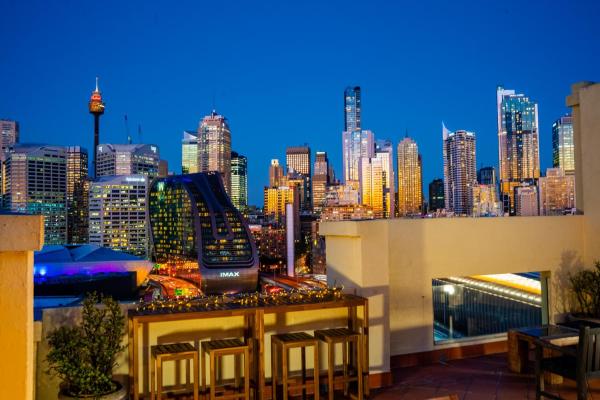 2br Panoramic Penthouse In Pyrmont With Pool, Gym & Parking - North Sydney