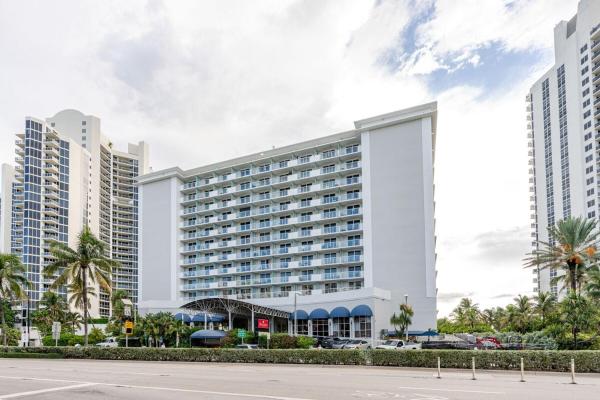 Oceanfront 1br In Sunny Isles - 4 Guests, Pool & Beach - Sunny Isles Beach, FL