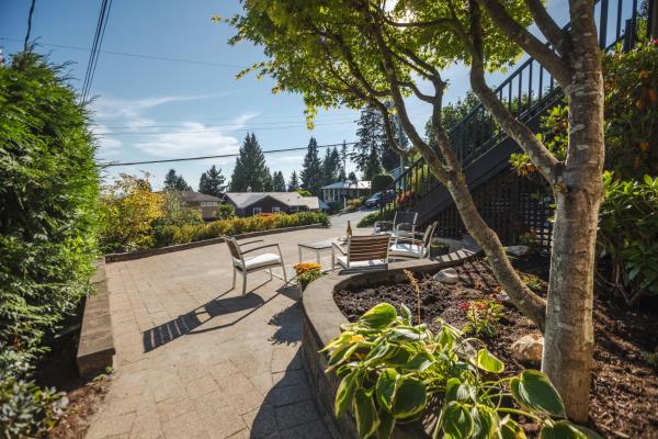 Modern Lynn Valley Retreat With Mountain And City Views - Mount Seymour