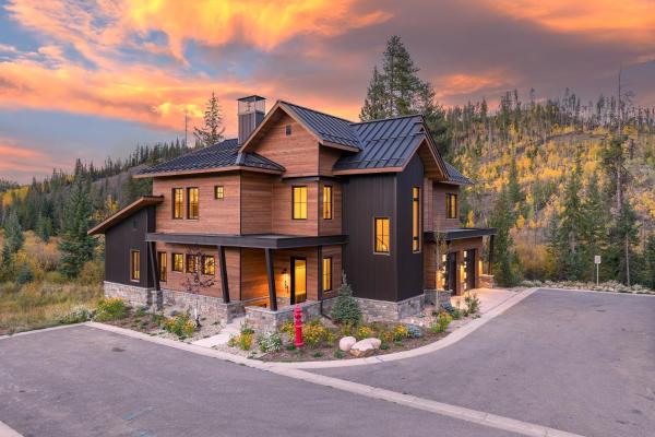 Roam River Villa | Hot Tub | Bunk Room | Firepit | Bunk Room / Car Charger / Discounted Attractions - Winter Park, CO