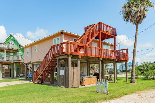 Surfside Taranga - Beach Home Hot Tub Game Tables - Surfside Beach, TX