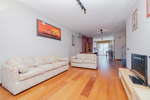Spacious 240 Sqm Luxury Milan Apartment With 3 Bedrooms, 3 Baths & Jacuzzi - Rho