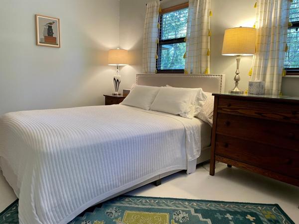 Little Cypress Guest Suites - Tampa, FL