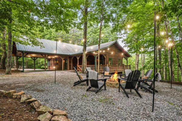 Mountain Views Aska Trails Hot Tub + Game Room - Blue Ridge, GA