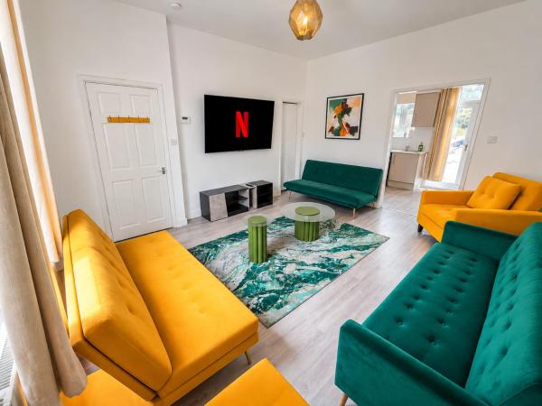 After-work Comfort-relocations Stay, Contractors & Family Friendly Spot-3br Stay For 11 - Full Kitchen, Fast Wifi & Private Backyard - Convenient Wakefield Links - Wakefield, UK