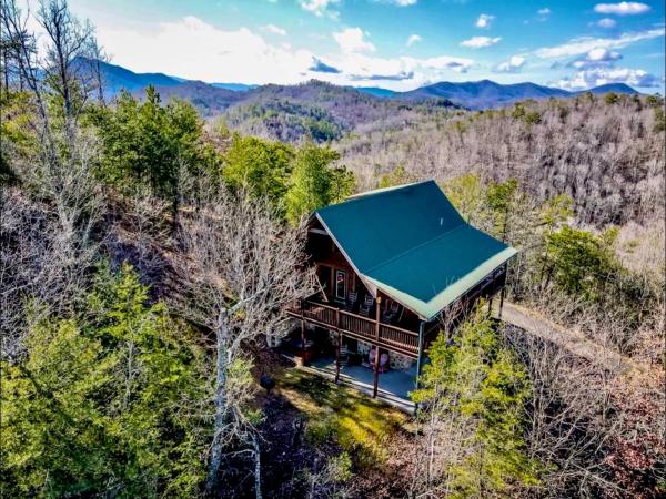 Mountain Views, Hot Tub, Game Room, Pool Table - Sleeps 10 - Townsend, TN