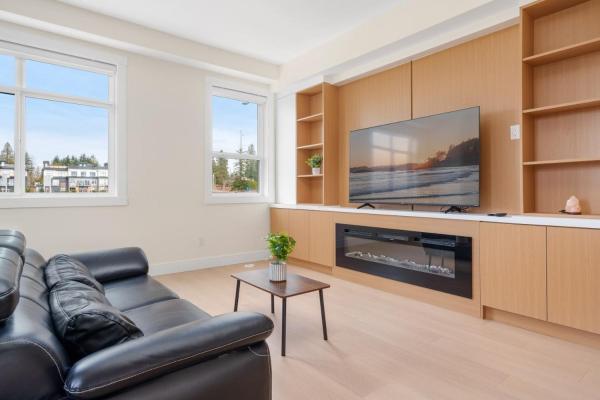 Newly Built 3br Townhome - Rooftop Patio And Garage - Langley