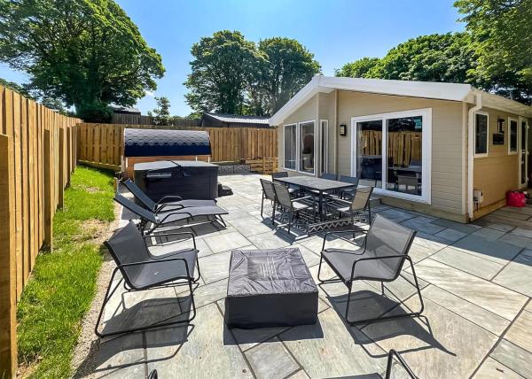 Hamlet Lodge Retreat At Calloose Holiday Park - Hayle