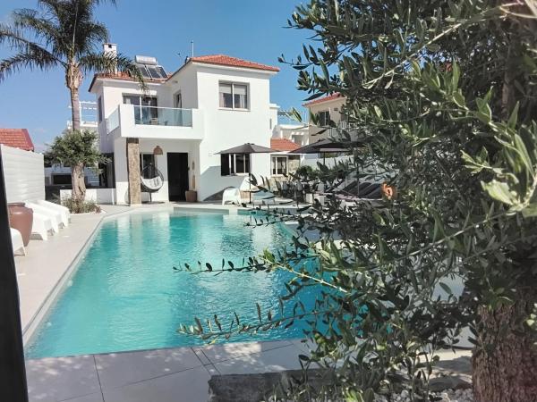 Olea Mediterranean Luxury Villa With 14m Private Pool- 300m From Faros Beach - Larnaca