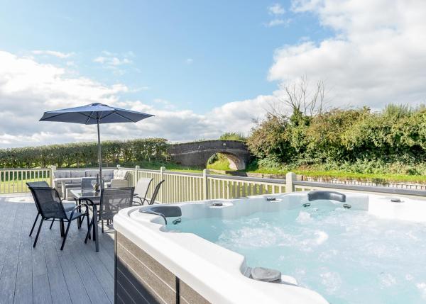 Winston Farm Lodges - Cheshire