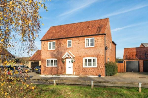 Coming Soon - Spacious 4-bed House Kingsmere - ビスター