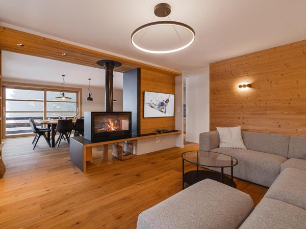 Chalet Rénové Avec Accès Direct Aux Pistes, Grand Jardin Et Parking - Fr-1-808-22 - Serre Chevalier