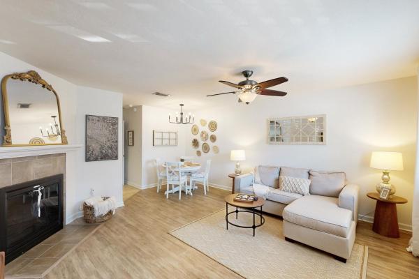 Hike, Fish & Relax: Tallahassee Townhome W/ Patio! - Tallahassee, FL
