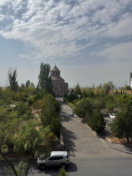 На верху - Armenia
