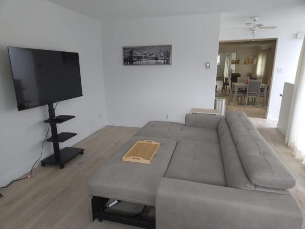 Family Friendly 2 Bedroom Townhouse With Full Kitchen In Downtown Vancouver - Vancouver