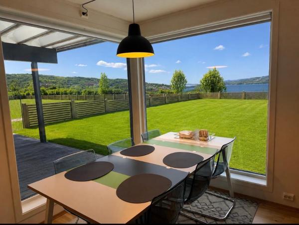 2 Bedroom Modern Apartment With Fjord View Near City Centre & Airport - Tromsø