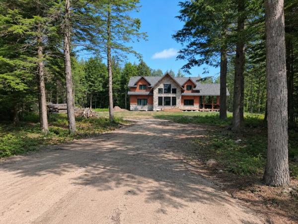 Golden City Retreat - Huntsville