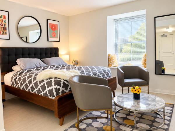 Promenade Studio With Free Parking! - Santa Monica, CA