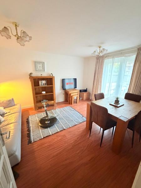 Modern 2 Bedroom House With Wifi - Stevenage