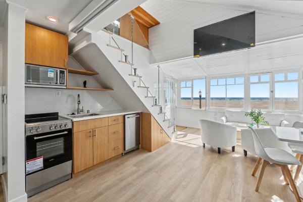 Newly Built On The Beach Studio Loft With Views - Santa Monica, CA