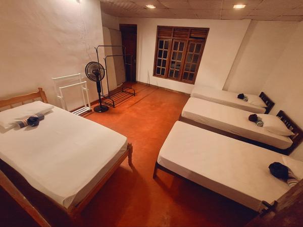 36 24 House Transit Hostel - Kandy