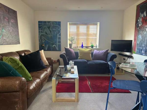 Charming Corsham Apartment With 2 Bedrooms - Castle Combe