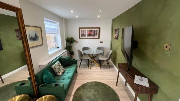 Whole House, Aircon, 2 Gardens, 2 Stations, 6 Sleeps - Greenwich