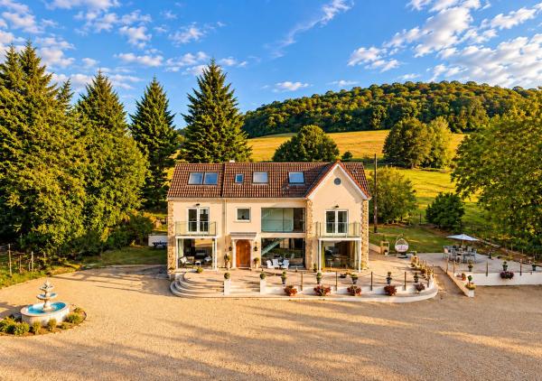 The Manor , Countryside Escape With Panoramic Bath Views, Sleeps 12, 10 Minutes From The City Centre - Bath
