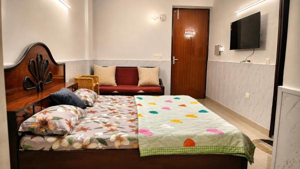 Vandan Homestay Nearest Prem Mandir & Esckon 5 Min Keshaw Dham Marg - Vrindavan