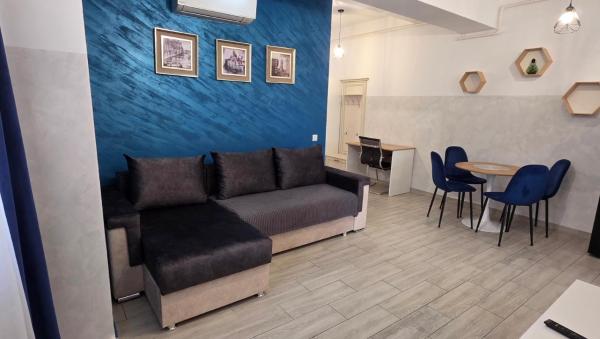 Blue Velvet Retreat Near Palas Mall - Romanya