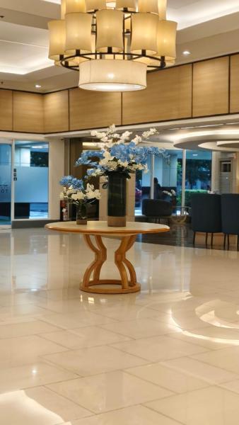 Moa Scape Near Naia Airport- Flora - Ninoy Aquino Airport (MNL)