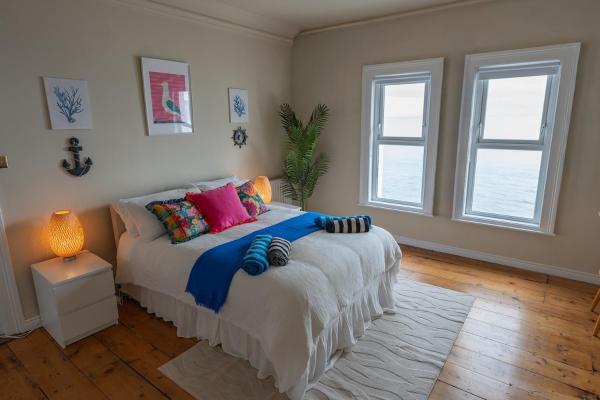 Marine Villa, Seafront Escape, Sleeps 8 - Helen's Bay