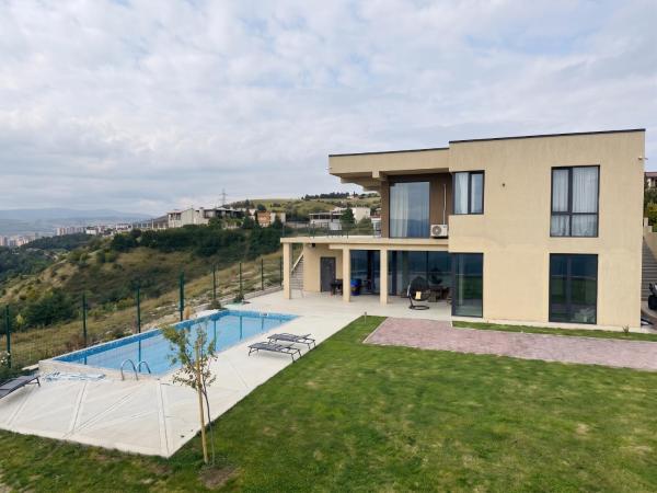 Villa With Pool, City Views & Ping Pong 4 Br - Tbilisi