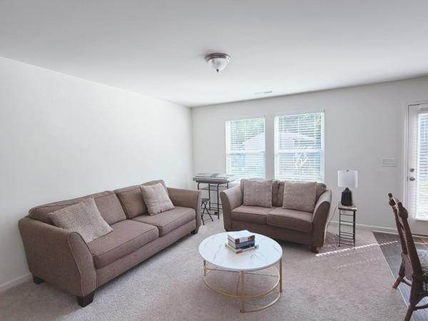 Spacious Room With Shared Bathroom - Raleigh, NC