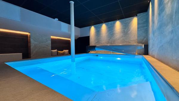 Villa Avril Gîte Privé Luxe 15 Pers- Deux Piscines Intérieure, Extérieure-sauna -Proche Europapark - Colmar