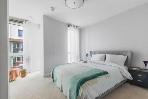 2 Bed Penthouse Private Balcony Se10 9fw - Bromley