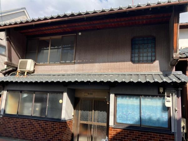 武生駅東口から徒歩2分の一棟貸切民泊最低限武生駅裏 - 越前市