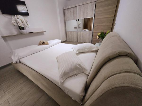 Sea Breeze Luxury Apartment - Constanța