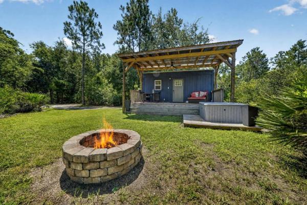 Cozy Luxury Cabin Retreat With Private Hot Tub & Fire Pit In St. Augustine, Florida - St. Augustine, FL